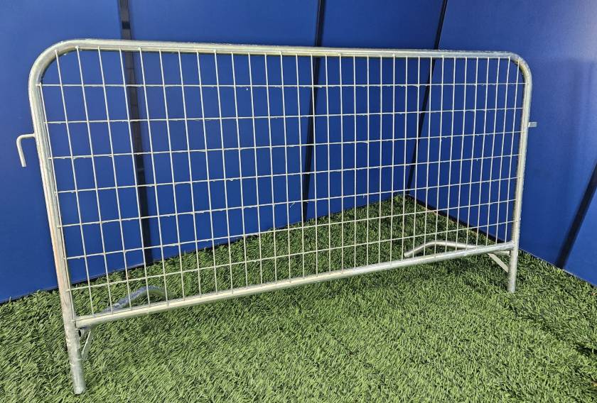 Valla Inclinada Con Mallazo Galvanizada 2x1m - Vallas Arte®