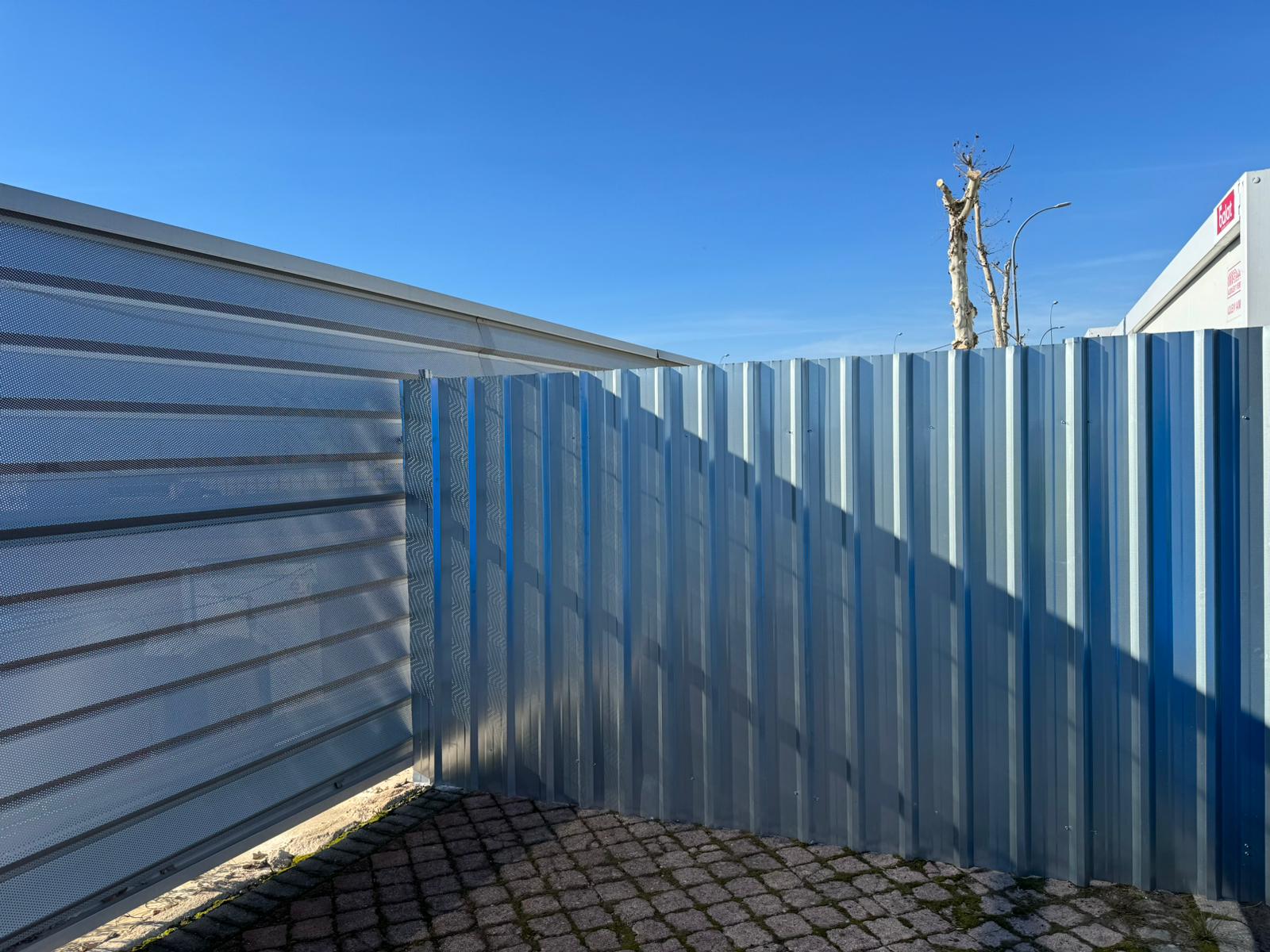 Vallados con Chapa Trapezoidal Galvanizada y Prelacada - Vallas Arte®